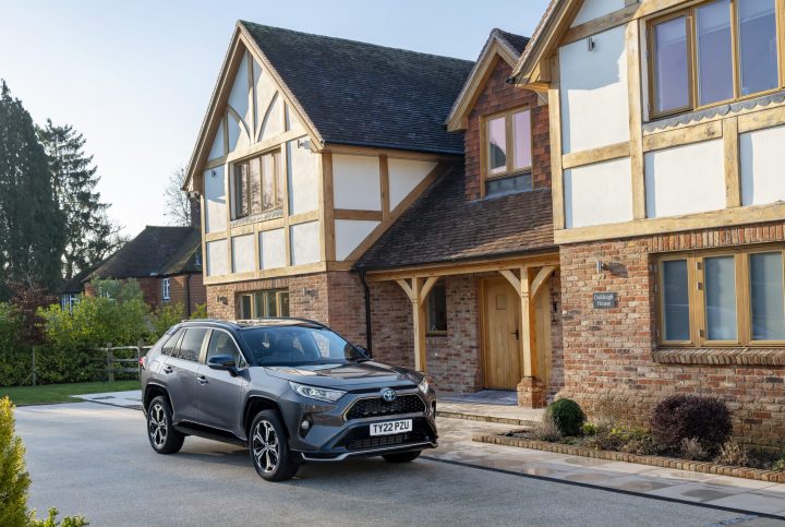 Weekend roadtest: Toyota RAV4 PHEV Dynamic – Wheels Within Wales